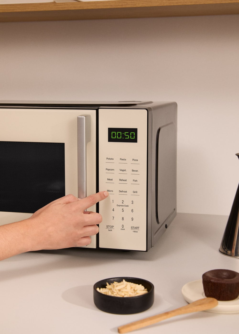 Micro-ondes 23L avec fonction grill et four 1000W - MICROWAVE STUDIO ...