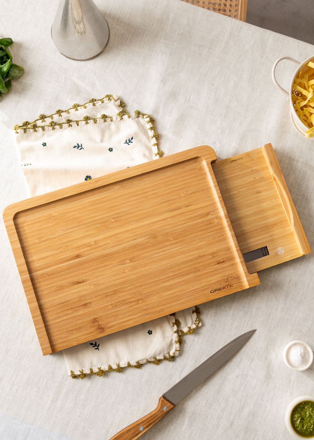 Kitchen cutting board with integrated scale - BOARD SCALE BAMBOO - Create