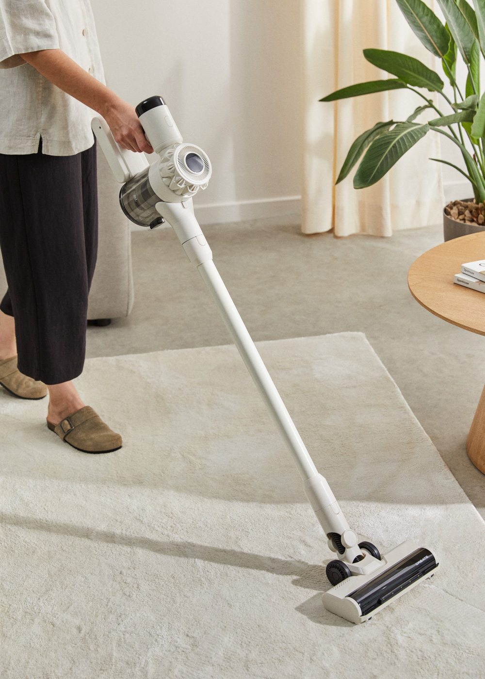 Cordless vertical 25.9V vacuum cleaner - CYCLONE FORCE - Create