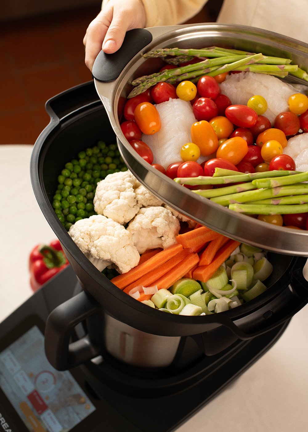 Smart multifunctional kitchen robot with touchscreen - CHEFBOT TOUCH PRO CONNECT - Create