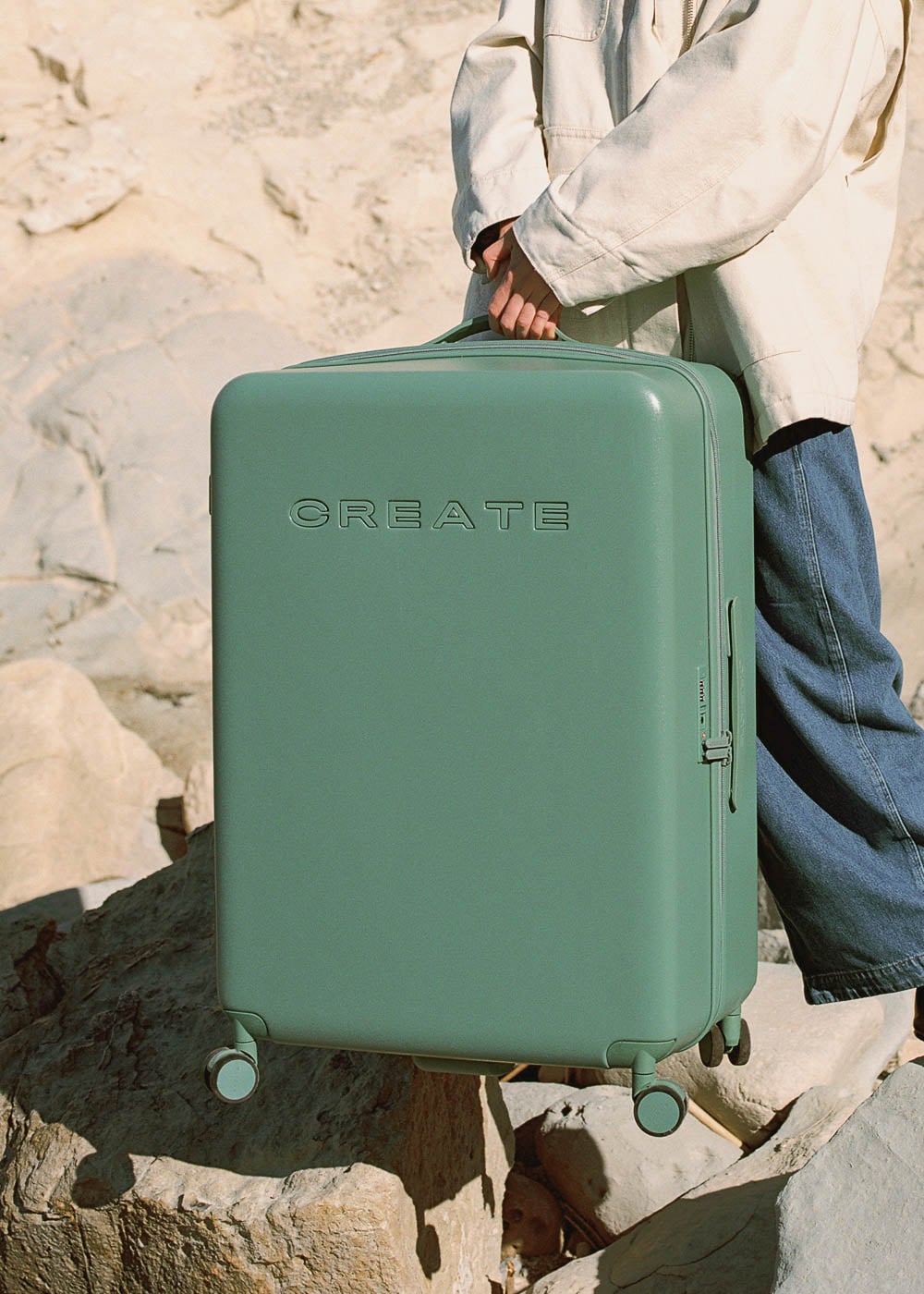 Rigid polycarbonate suitcase with TSA lock and multidirectional wheels ...